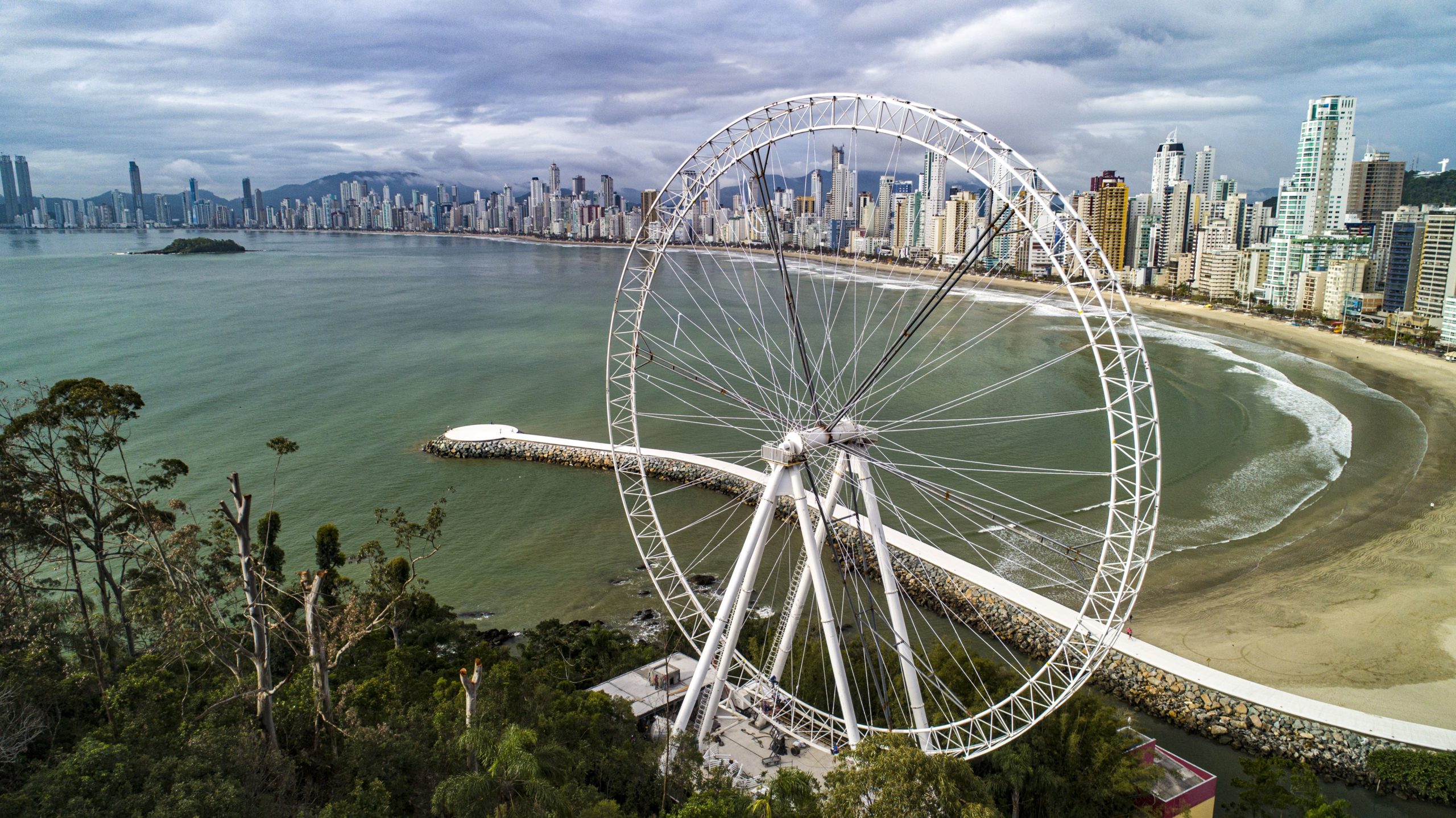 Aro Da Roda Gigante De Balneário Camboriú Está 100 Concluído