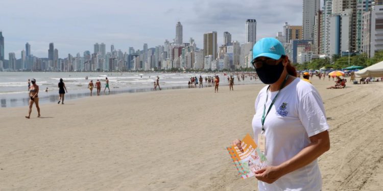 Praia Limpa começa atuação na Praia Central