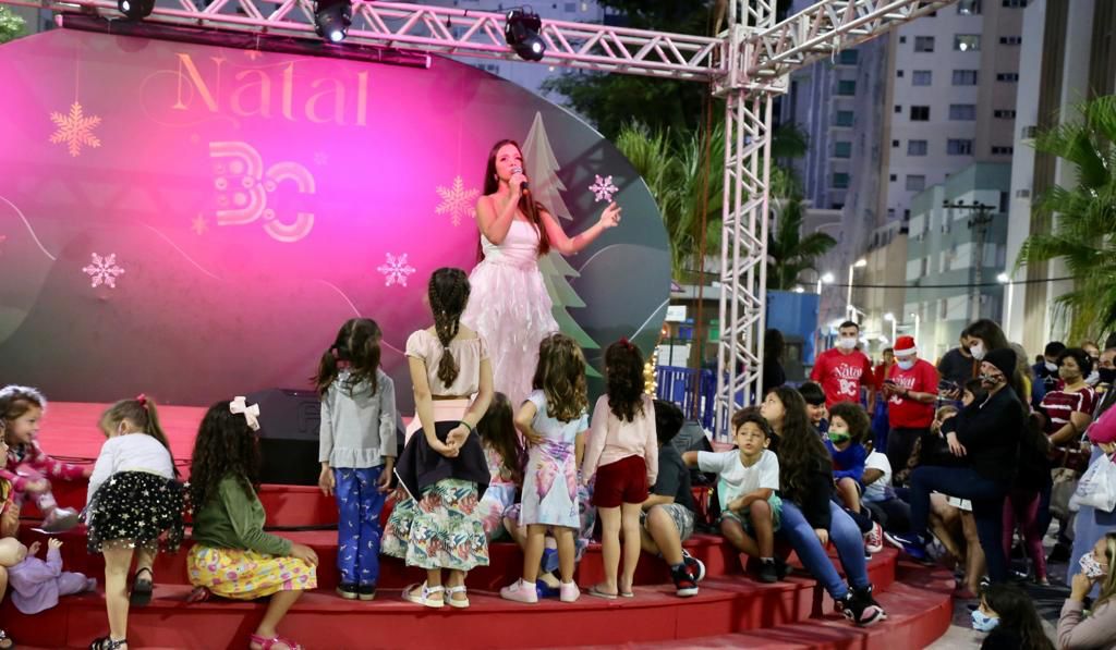 Apresentações artísticas marcam a programação natalina de sexta-feira a ...