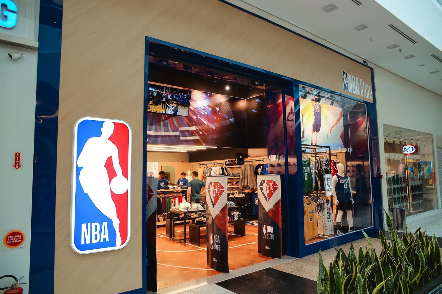 NBA inaugura loja oficial no Balneário Shopping