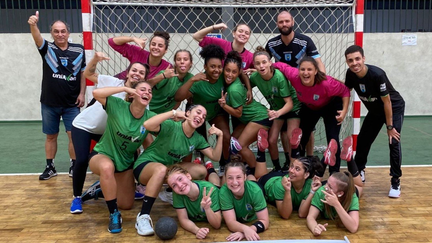 Time de Handebol de BC joga etapa regional do Campeonato Brasileiro