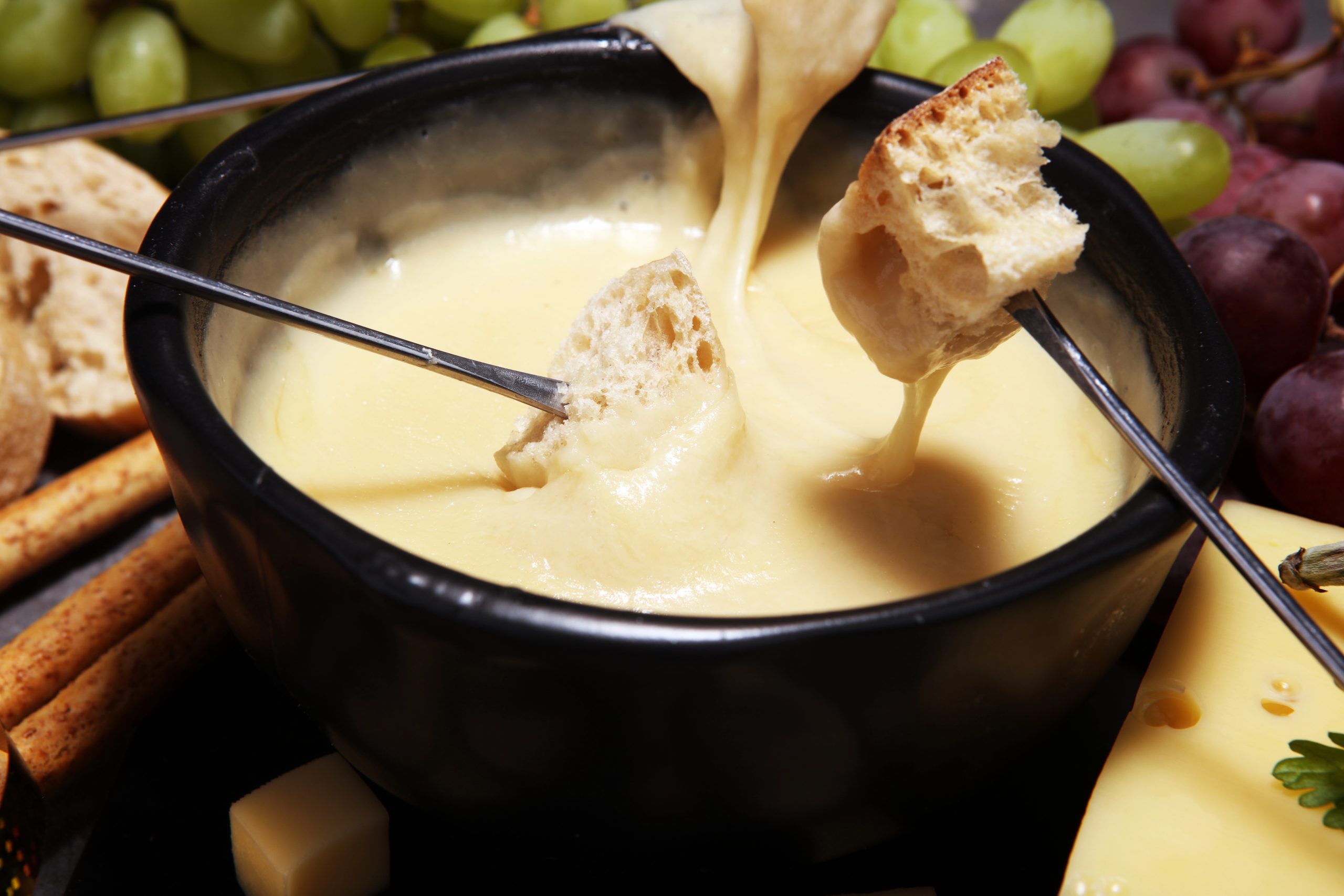 Fondue de Queijo Caseiro: Receita Fácil e Muito Cremosa