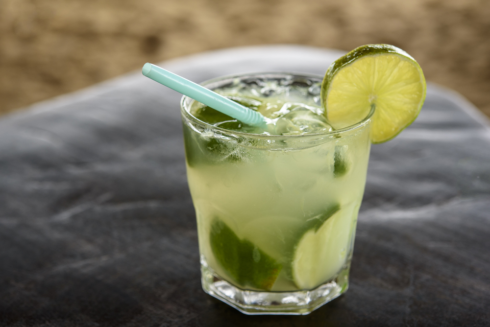 Receita de Caipirinha de Limão Simples e Refrescante